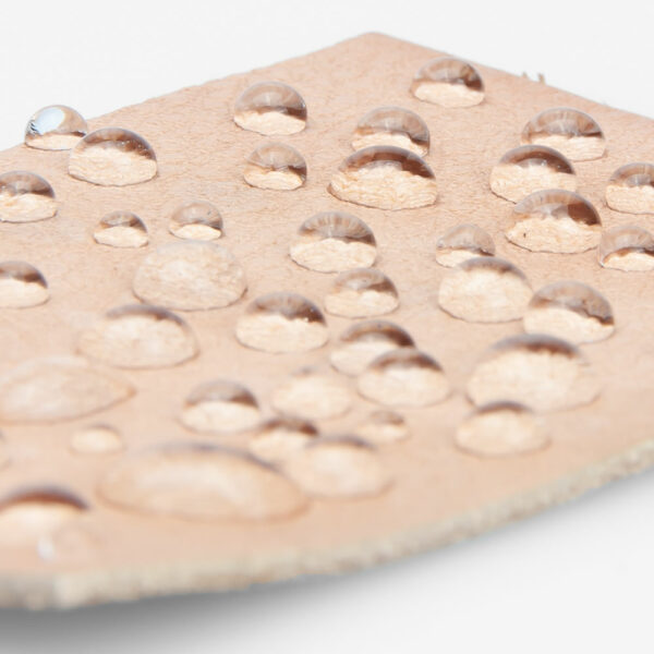 Waterproofing spray for delicate smooth leather | SHAROKINA